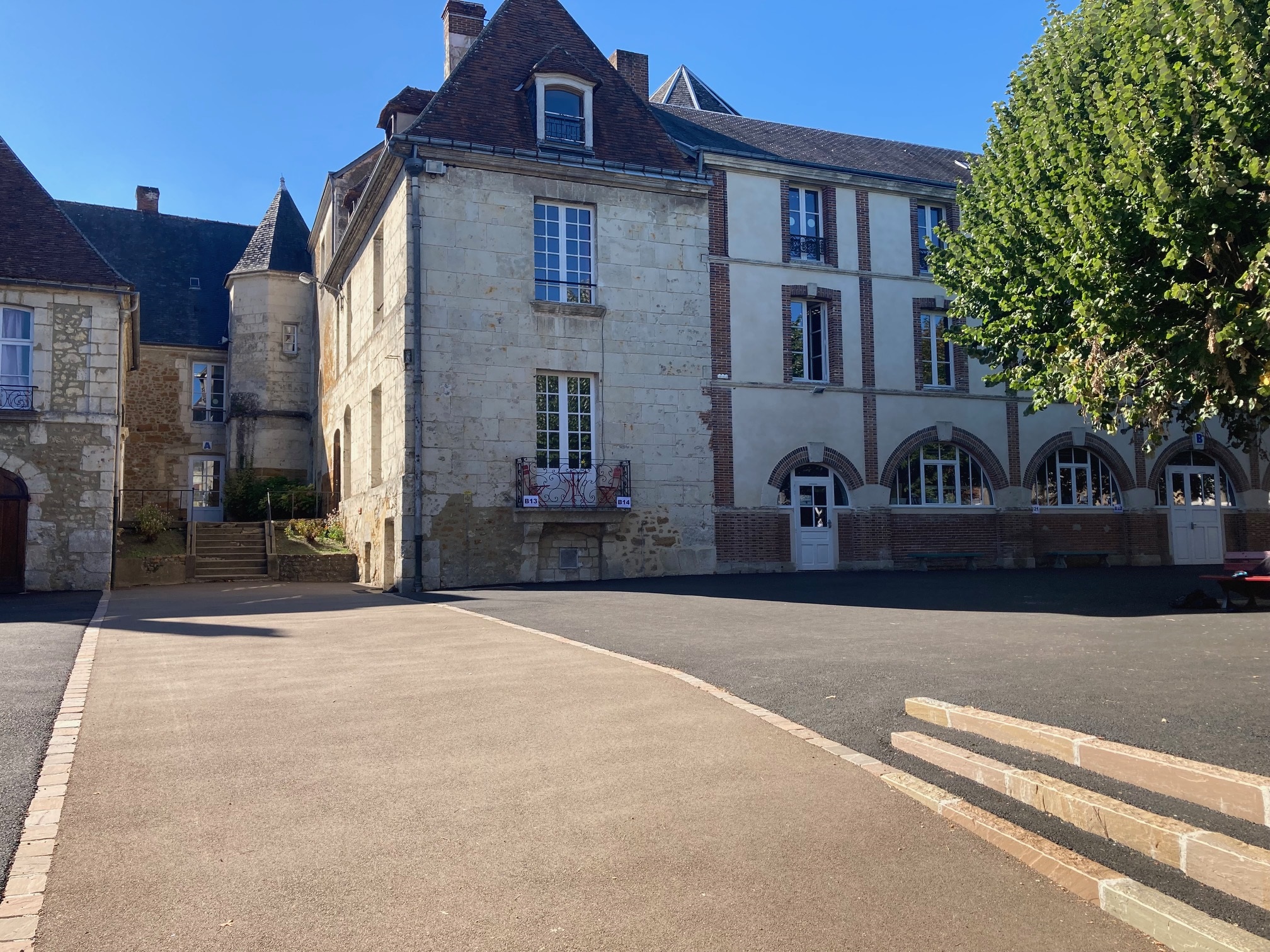 Notre établissement en vidéo - Ensemble Scolaire Bignon